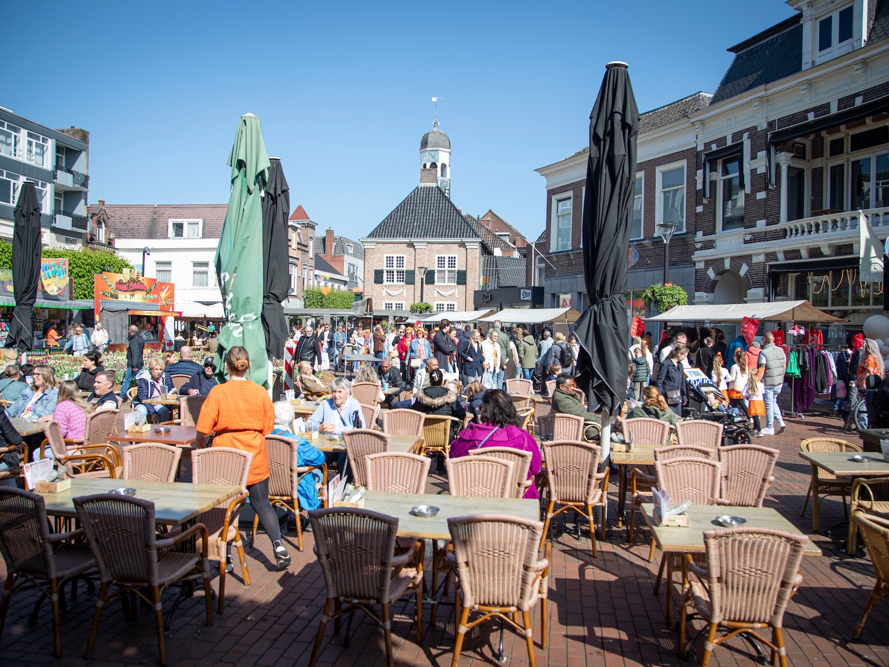 Bij dit nieuwe restaurant in Almelo kun je onbeperkt eten én drinken ...
