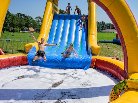 Zomerfeest Rossum heeft geen last van de hitte: ‘Beter dit dan een ...