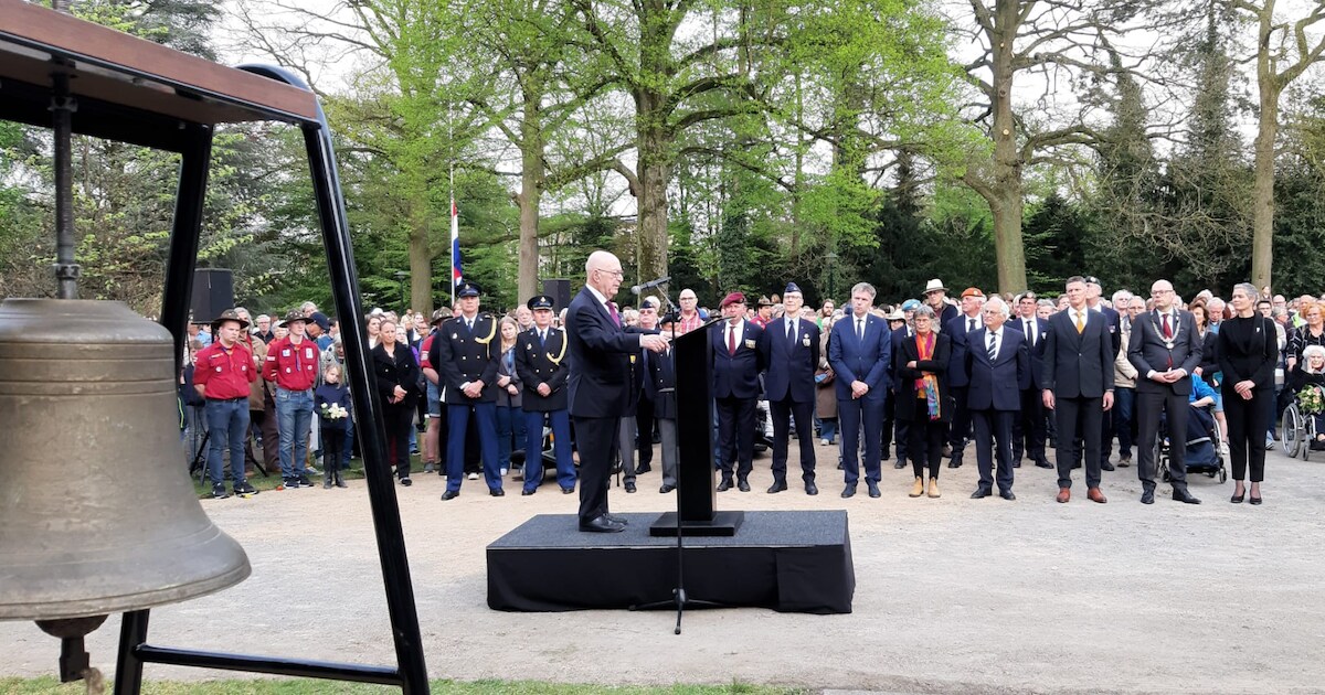 Bert Woudstra, Joodse overlevende van de oorlog, tijdens herdenking in ...