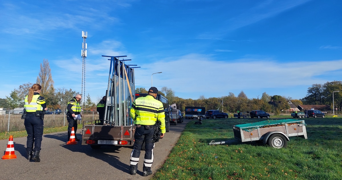 Politie ziet veel door de vingers bij grote verkeerscontrole in Almelo, ‘Bij elke aanhanger is ...