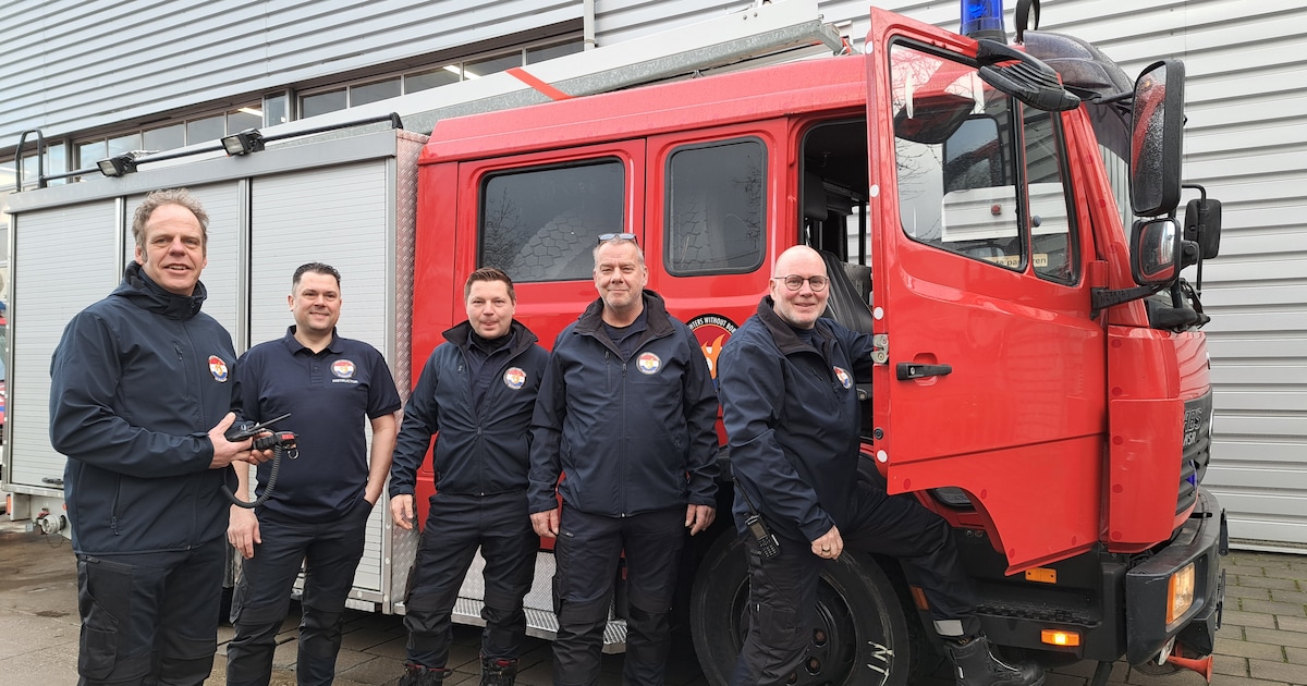 Twentse brandweermannen brengen blusvoertuig naar noodlijdende collega ...