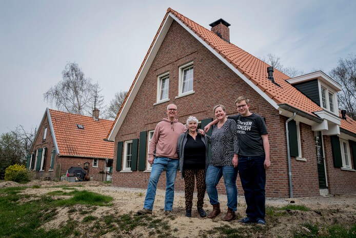 Twentse Jordan (47) liet het huisje van zijn ouders precies nabouwen ...