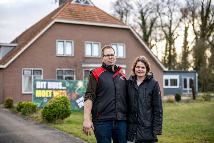 Het woongenot van deze Tukkers is verpest en de woning verkopen is onmogelijk, maar ze betalen ...