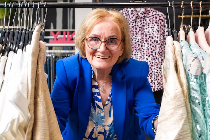 Marja (73) werkt nog steeds vijf dagen per week bij Koopman Mode in ...