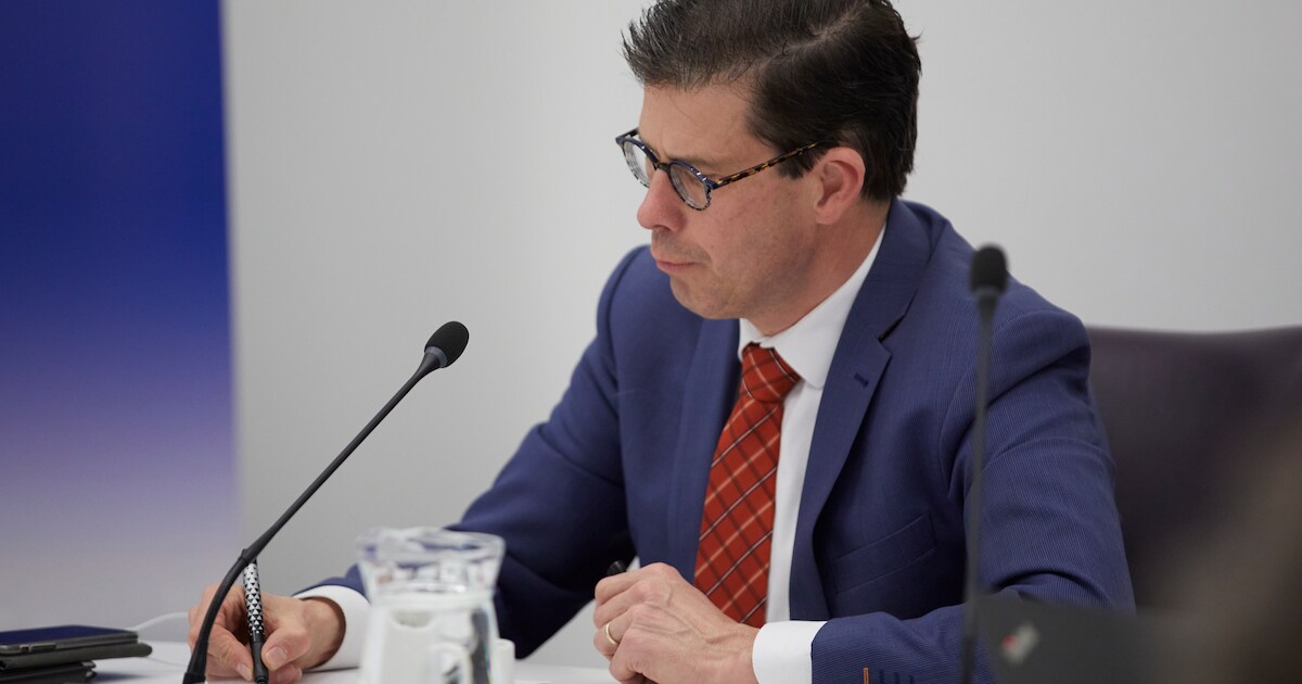 OM staakt onderzoek naar vermeend lekken van geheime informatie aan ...