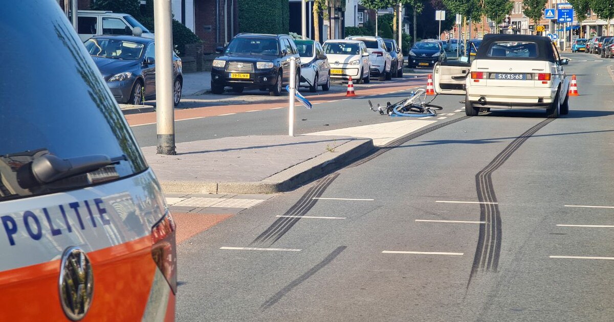 Auto en fiets komen na botsing pas tientallen meters verderop tot ...