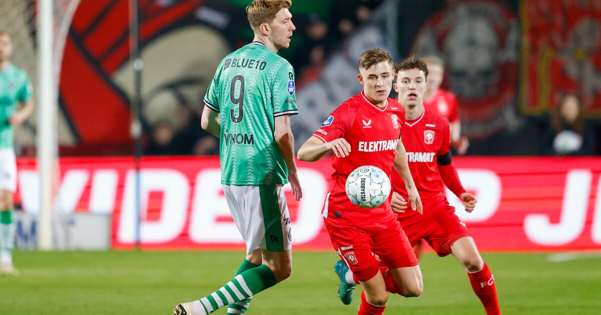 Een jongen van de regio, daar wordt FC Twente-trainer Oosting blij van, al heeft hij ook een ...