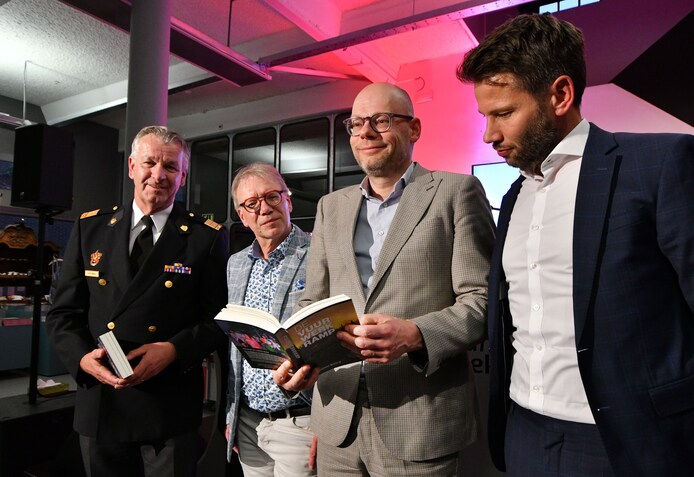 Presentatie boek De Vuurwerkramp, over de gebeurtenis die het hele land ...