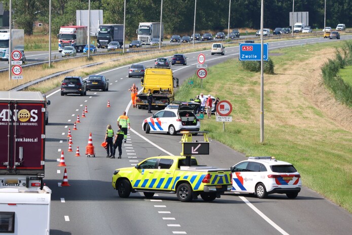 Ongeluk met drie auto’s op de A50 veroorzaakt flinke file richting Zwolle | Apeldoorn | tubantia.nl