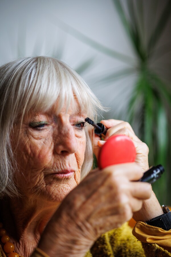 Ket (81) was van buiten een meisje, maar heeft geen baarmoeder: ‘Ik ...