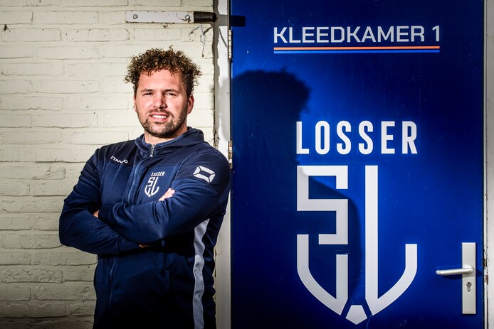 De assistent is nu de hoofdcoach van SV Losser en weet heel goed wat ...