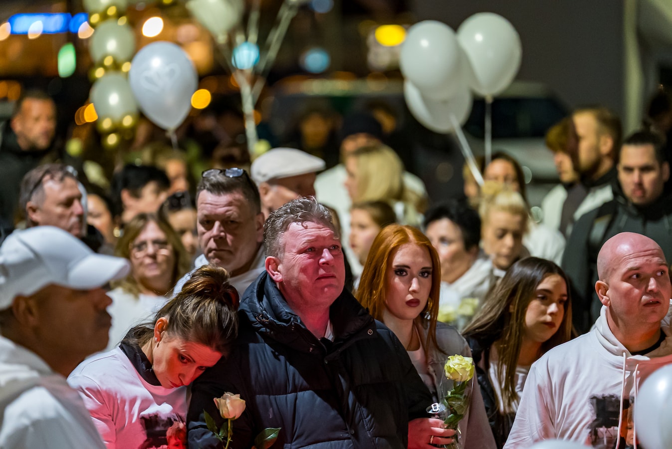 Indrukwekkende stille tocht voor Joni (13), die doodgestoken werd: ‘Het ...