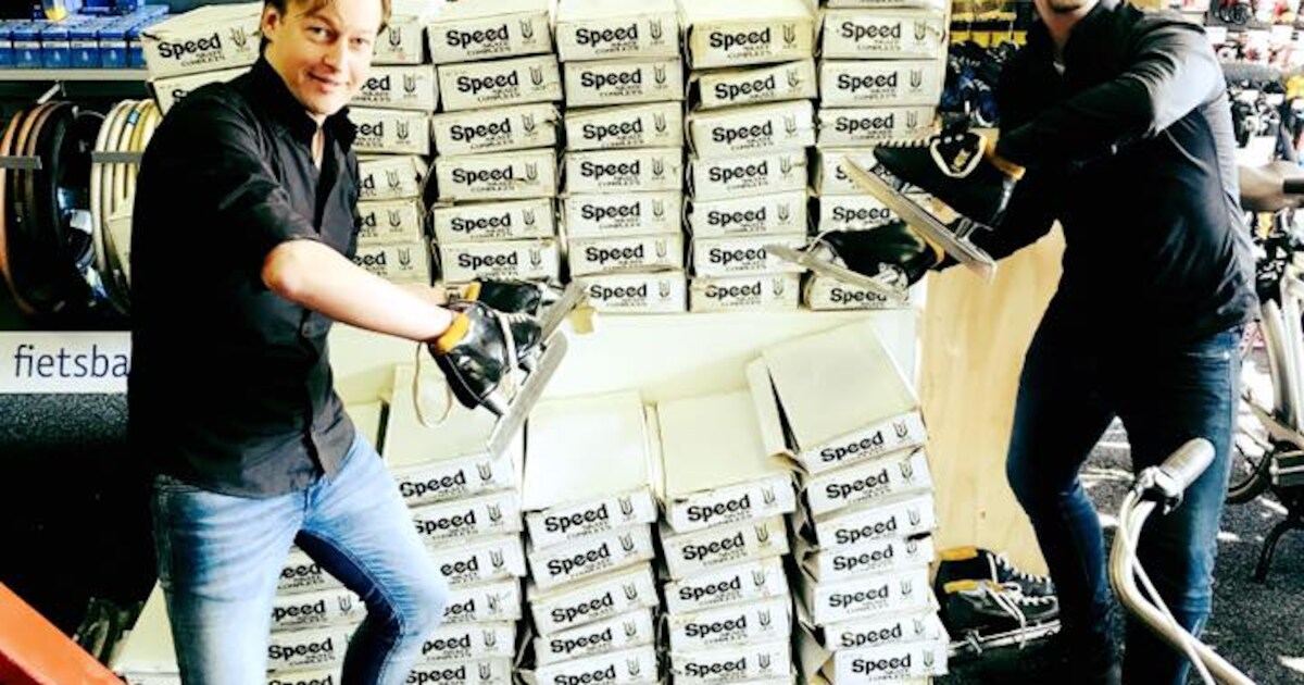 Vriezenveense fietsenmaker speelt handig in op schaatskoorts ...