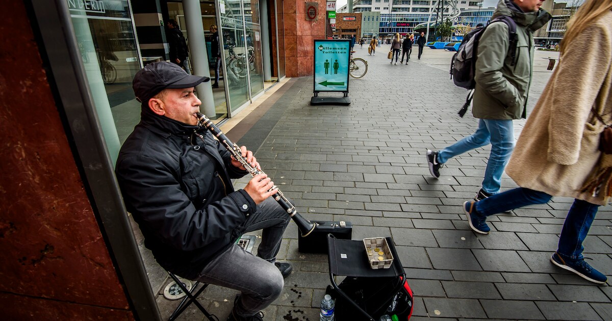 De laatste tonen van cash? Straatmuzikanten merken dat mensen minder ...