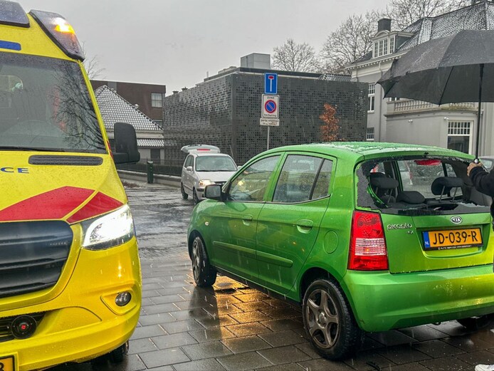 Fietser door achterruit van auto in Enschede | Enschede | tubantia.nl