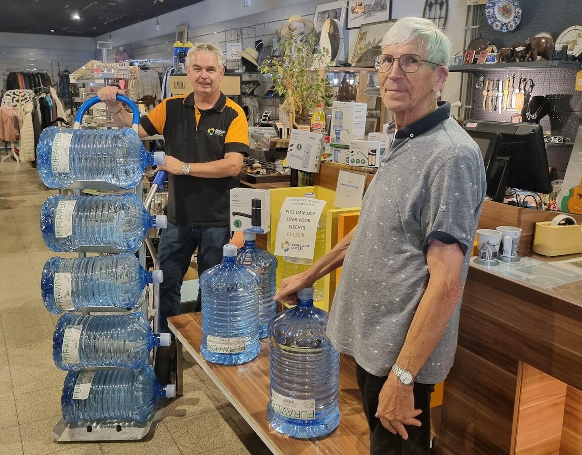 Opnieuw een bacterie! Water in de supermarkt snel uitverkocht maar hier ...