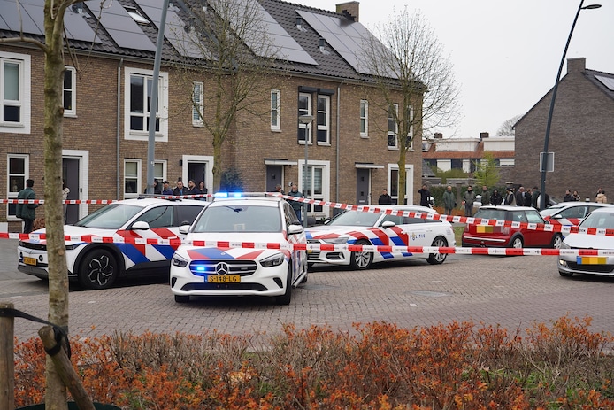 Een man met bivakmuts, doorzeefde autoruiten en jerrycans benzine: van dubbele moord tot een ...
