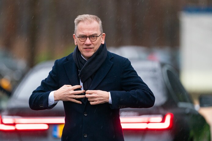 Onderwijsminister Eppo Bruins bezorgd over falend bestuur hogeschool ...