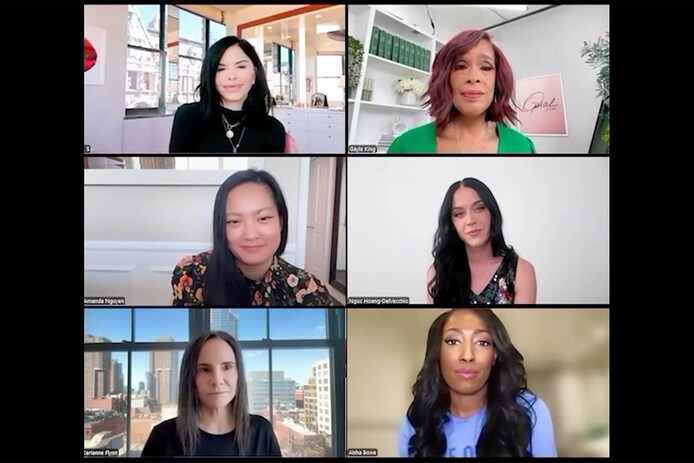 Katy Perry gaat maandag met make-up de ruimte in, zo laat wordt de ...