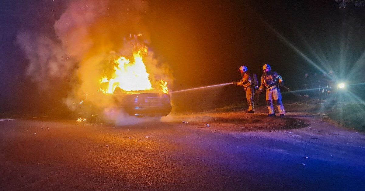 Auto brandt uit in buitengebied van Den Ham | Twenterand | Tubantia.nl