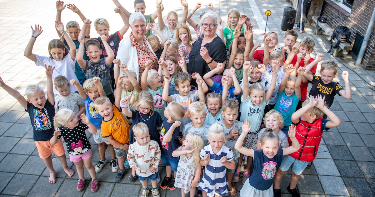 Juf Ineke en juf Erna verlaten ‘hun’ minischooltje in Hellendoorn ...