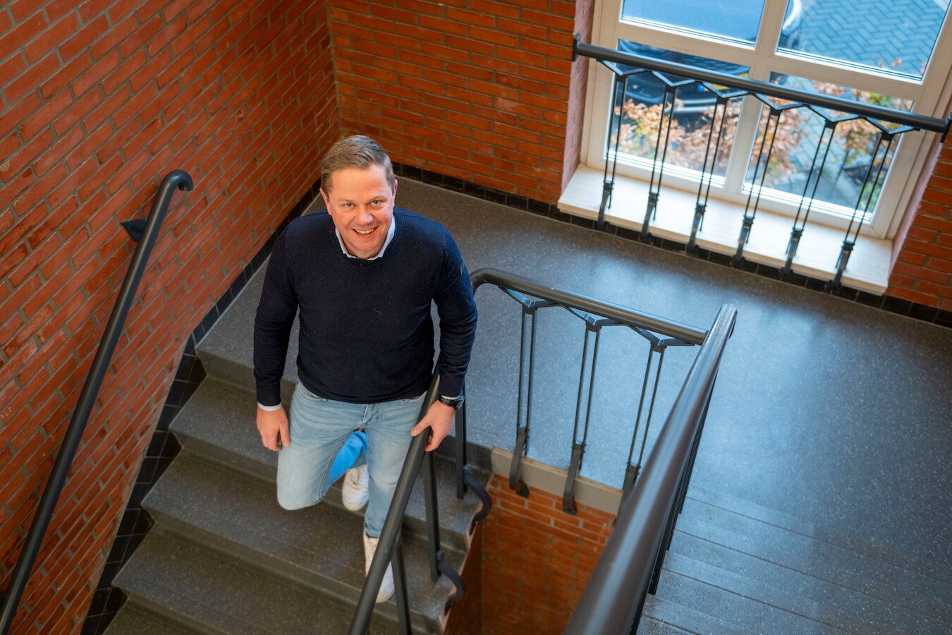 Rob uit Twente masseert de kuiten van Jutta Leerdam en Joy Beune: ‘Hun ...