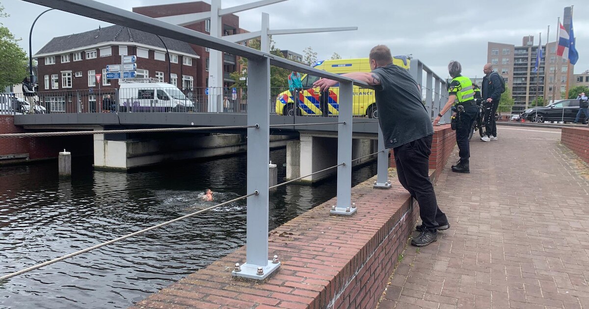 Verwarde man achtervolgt mensen in binnenstad Almelo | Almelo | Tubantia.nl