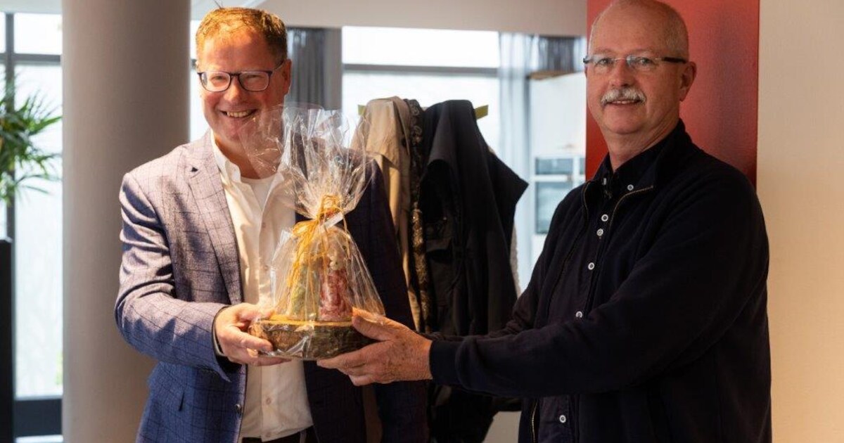 Leon Klaczynski krijgt Beste Buur Bokaal in Haaksbergen | Haaksbergen ...