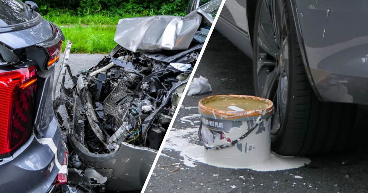 Kop-staartbotsing op Haaksbergerstraat Enschede: auto zit onder de verf ...