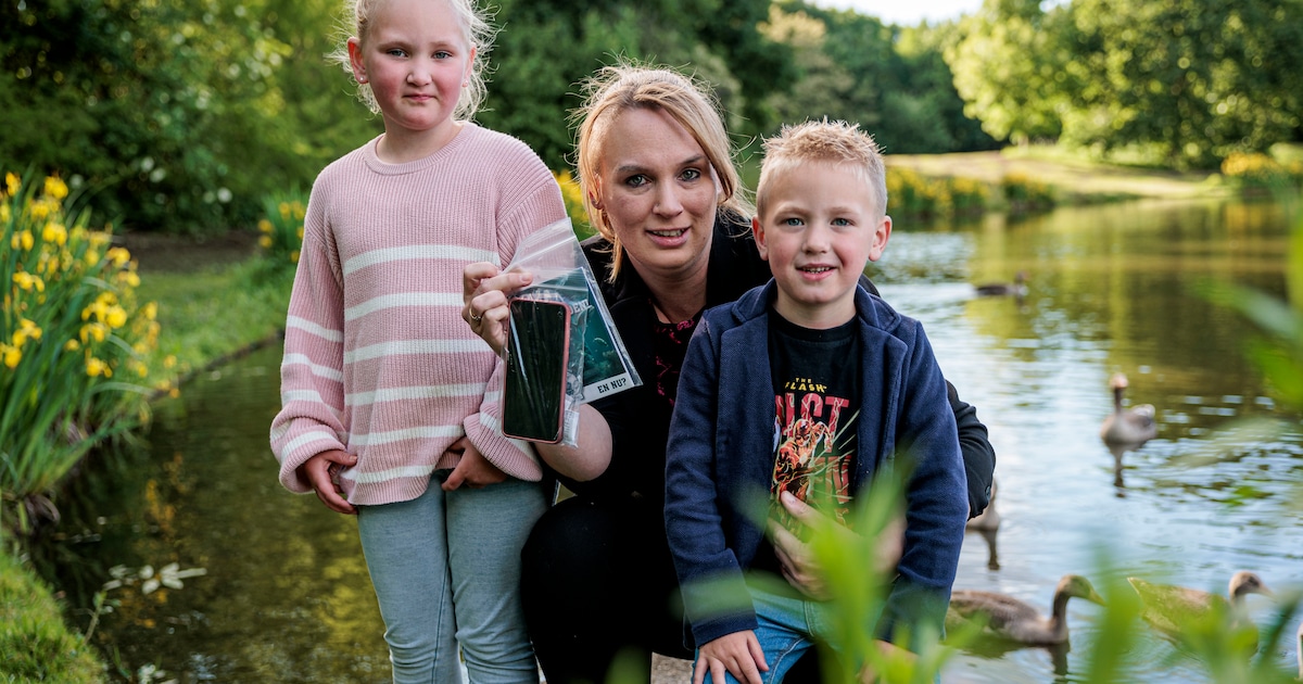 Wat een pech, telefoon weg! Maar gelukkig kunnen speciale duikers ‘m ...