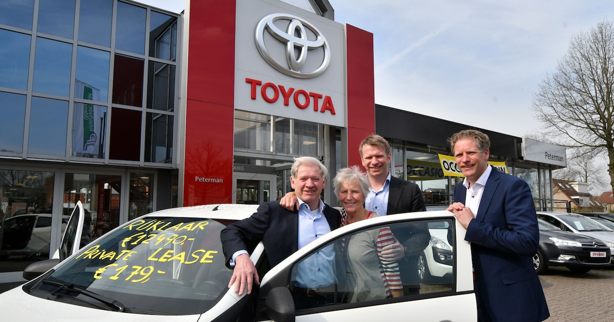 Drive-inbioscoop bij autobedrijf Peterman in Enschede: ‘McDonald’s en KFC zullen vast blij zijn ...