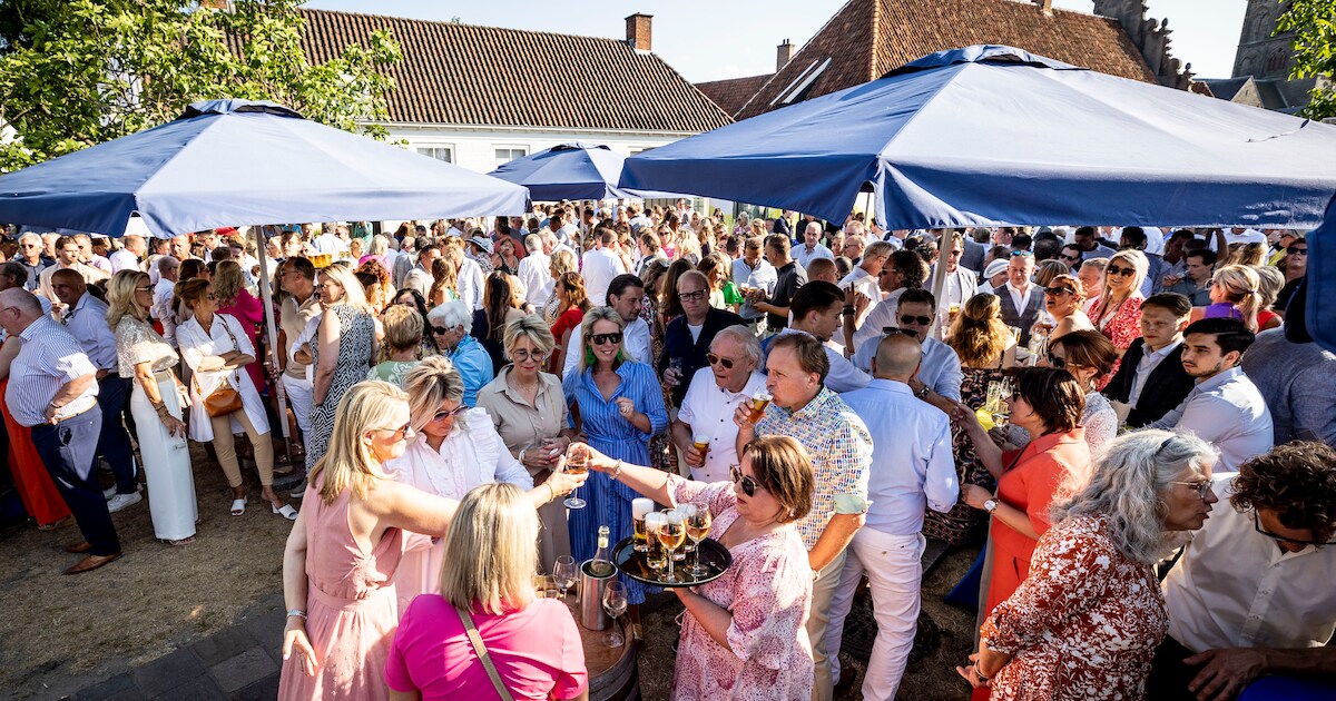 Oldenzaalse haringparty baadt in de zon; gelukkig hebben we de foto's ...