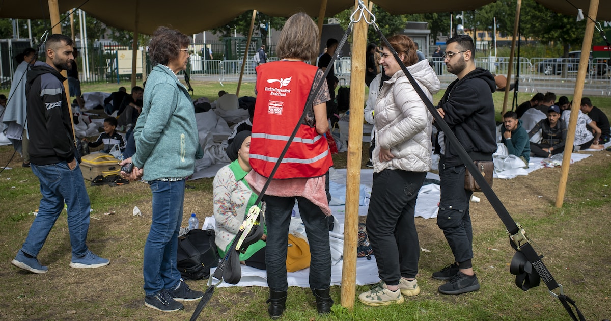 Val van kabinet heeft geen gevolgen voor azc in Enschede: ‘Nood blijft ...