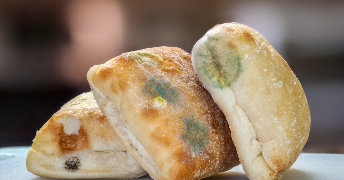 Nog eetbaar of niet? Dit doe je met zure melk en beschimmeld brood ...