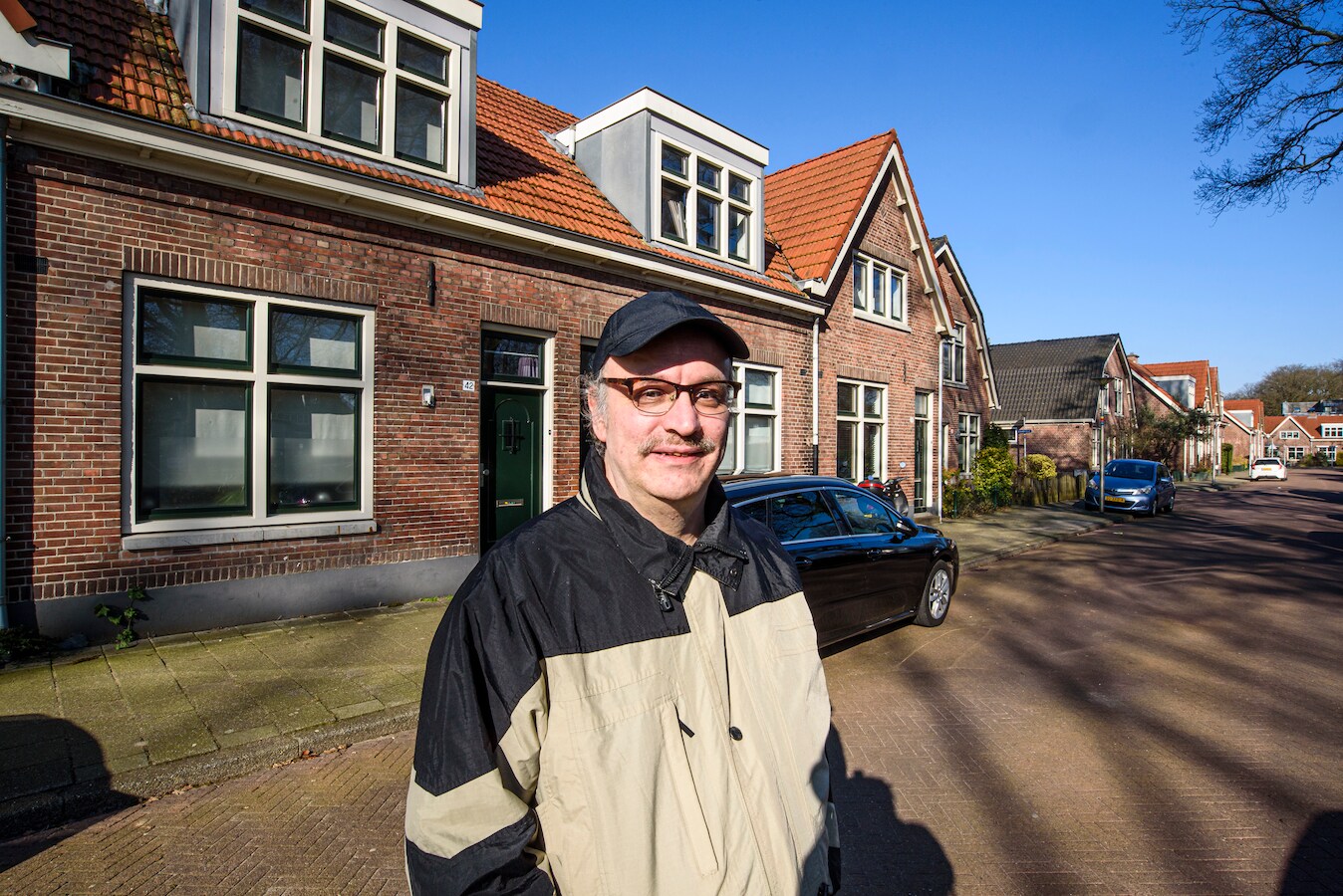 Een kinderbuurt vol met ouderen: woningcorporatie probeert ze uit hun ...