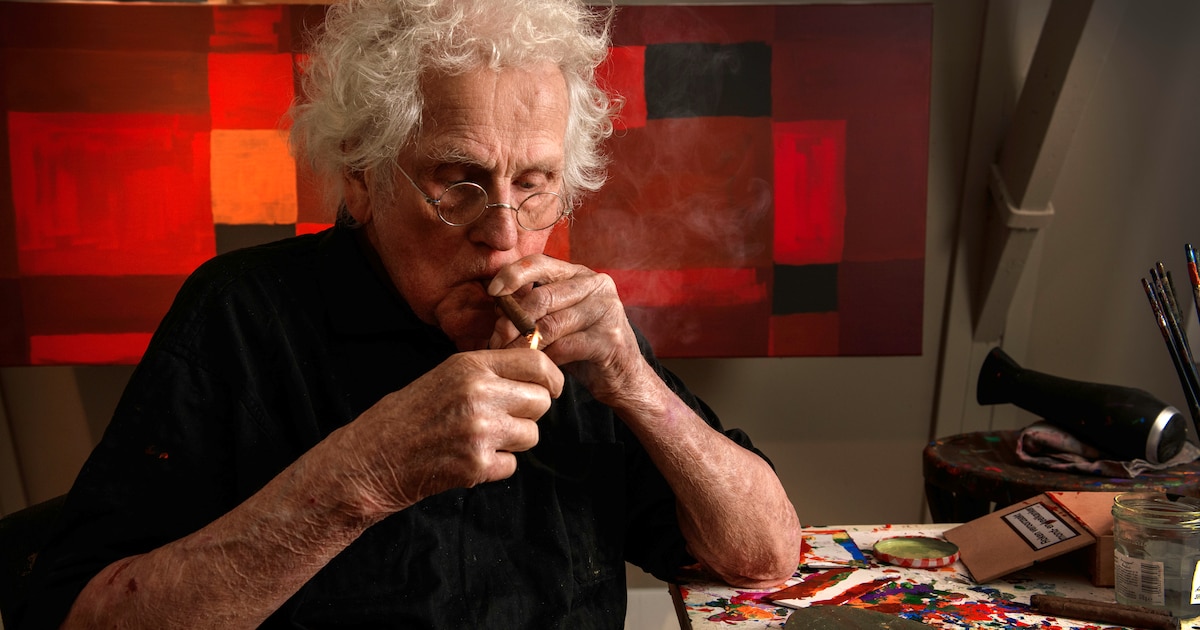 Uit bed, twee borreltjes en een sigaar, en dan weer slapen: Ton ...