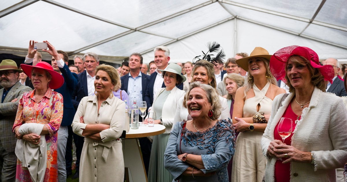 Fine fleur van Twente op haringparty: ‘Zien en gezien worden’ | Losser ...