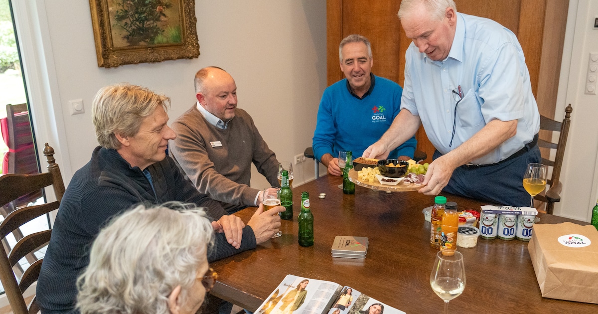 Proost! In Goor geen Vrijmibo op de zaak, maar aan de keukentafel bij ...
