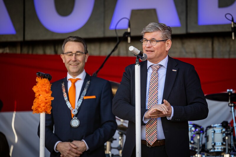 Voorzitter Apollo 8 Martin Reesink neemt afscheid en ontvangt Borns ...