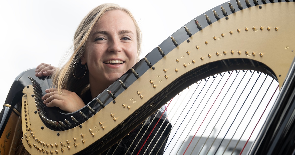 Emma Finkers (26) gaat on tour: ‘Mooi dat mijn muziek een verhaal ...