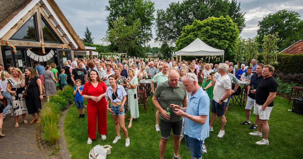 Kroegentocht van tuin naar tuin: ‘Eén kapot flesje op 76 kratten bier ...