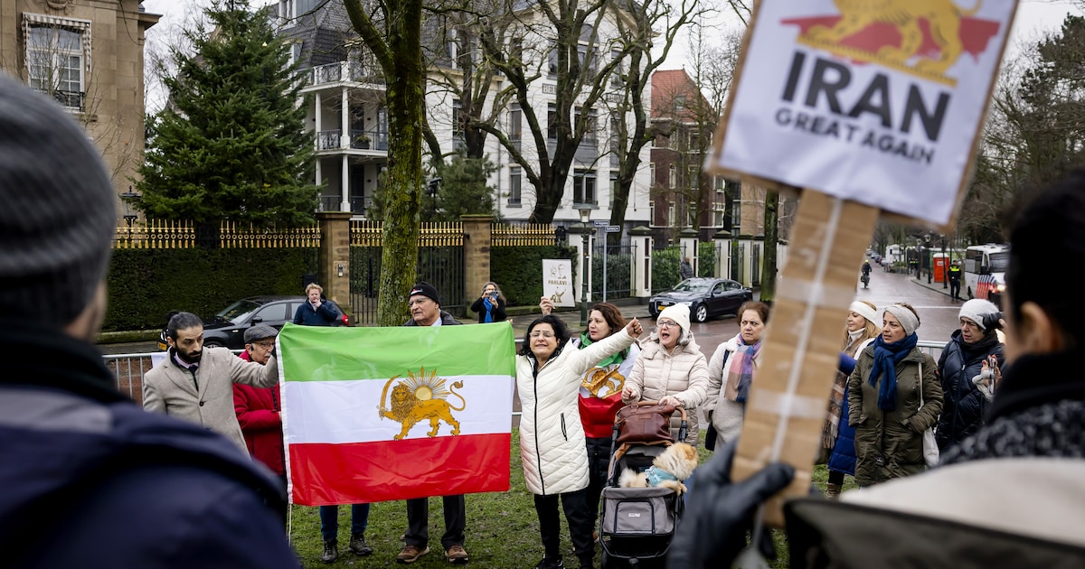 Vier arrestaties bij Iraanse ambassade na gooien met stenen ...