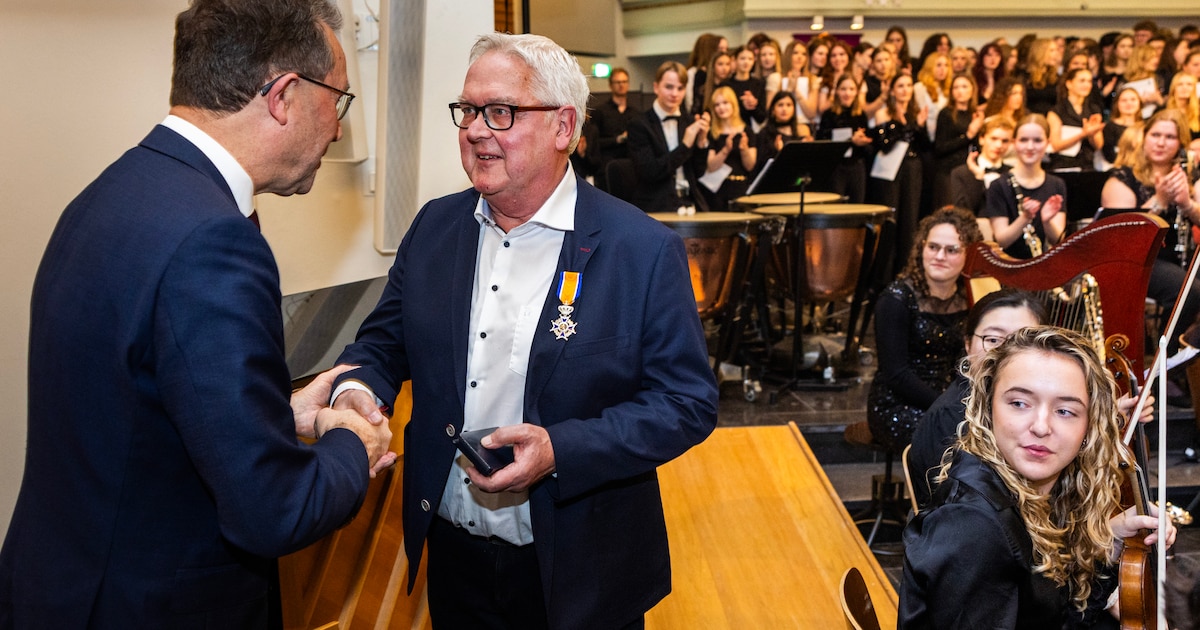 Ridder Rob van Nus helpt jongeren via muziek vooruit | Regio | Tubantia.nl