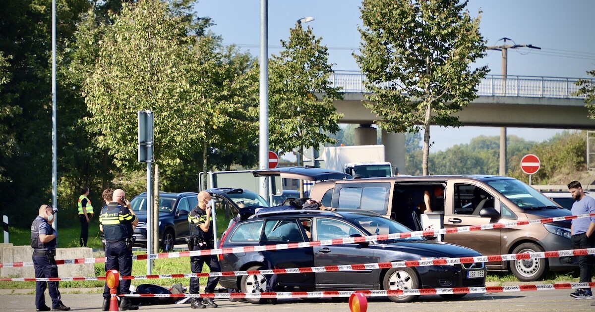 Albanees die met drie doorgeladen vuurwapens grens bij De Lutte over ...