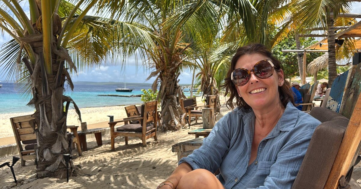 Helmi (53) vertrok uit Nederland omdat ze de mentaliteit zat was: ‘Ik ...