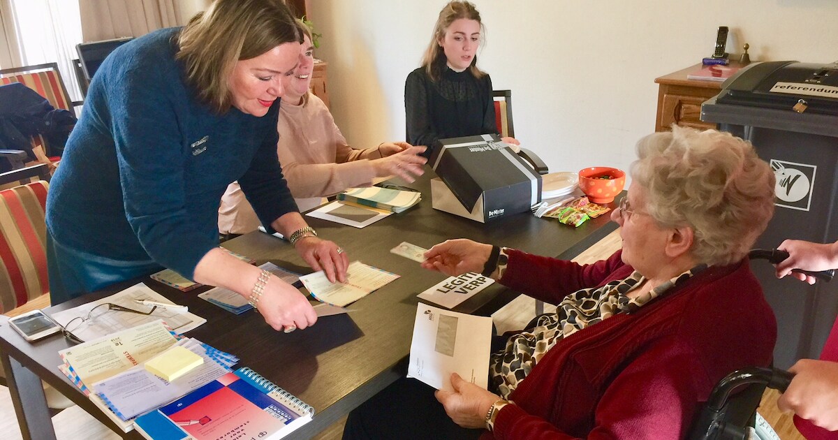 Stembureau zorgt voor reuring in klooster Denekamp | Regio | Tubantia.nl