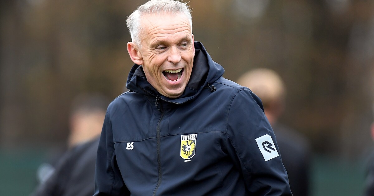 Edward Sturing legt de zweep over Vitesse: ‘Ik vraag elke training ...