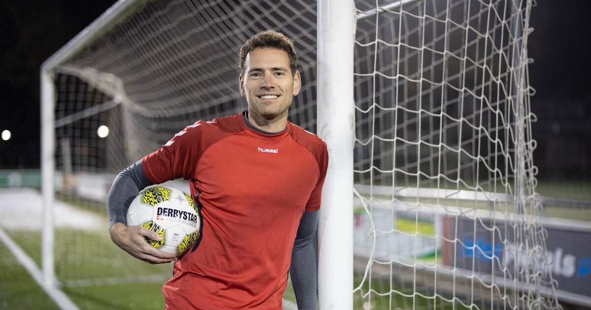Buurse-aanvoerder Tom ten Vregelaar kan het voetbal nog niet missen ...