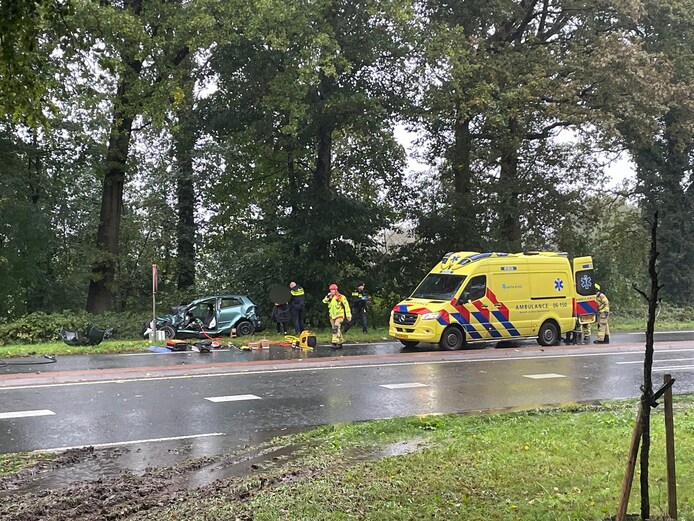 Auto en betonpomp botsen op elkaar in Hoog-Keppel: bestuurder naar het ziekenhuis | Berkelland ...