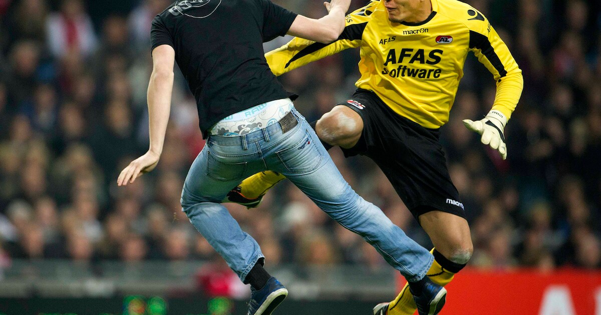 30 jaar stadionverbod voor belager Esteban | Voetbal | tubantia.nl